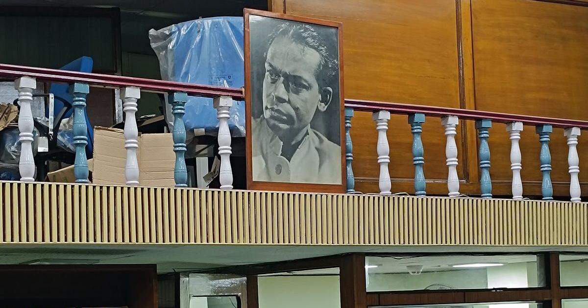 Ritwik Ghatak's Early Career: A Journey of Hope and Challenges